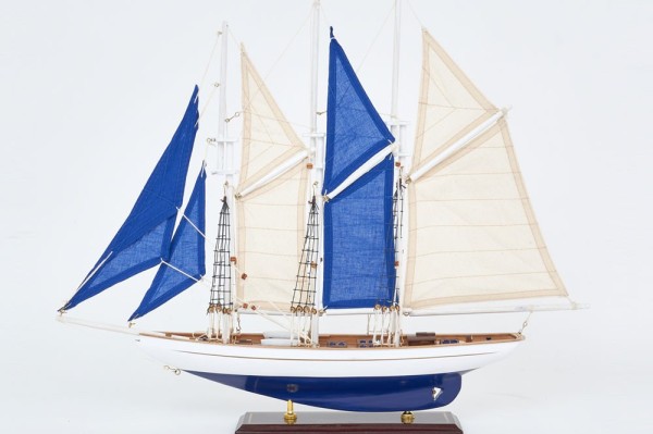 Voilier Endeavour coque bois